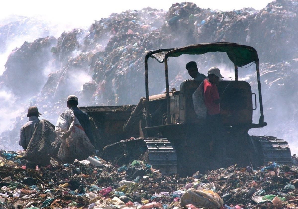 Life on the garbage dump | Cambodian Children's Fund