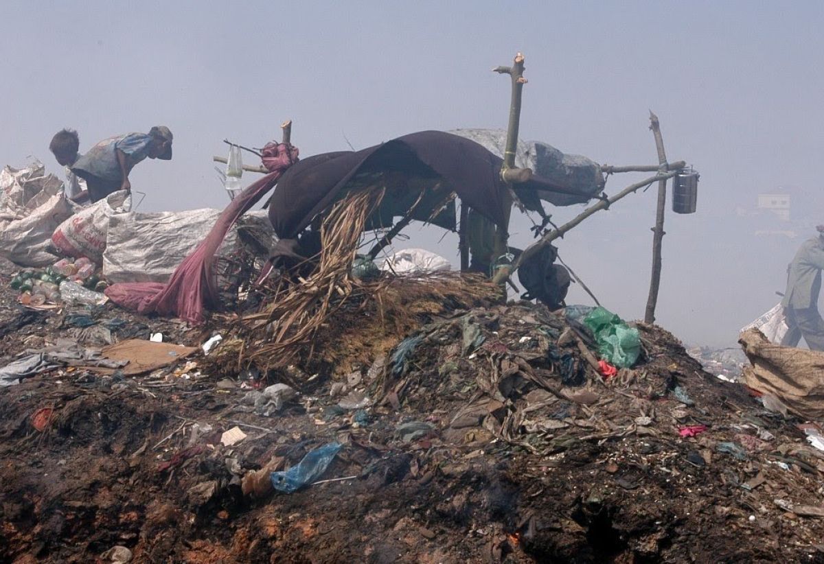 Life on the garbage dump | Cambodian Children's Fund